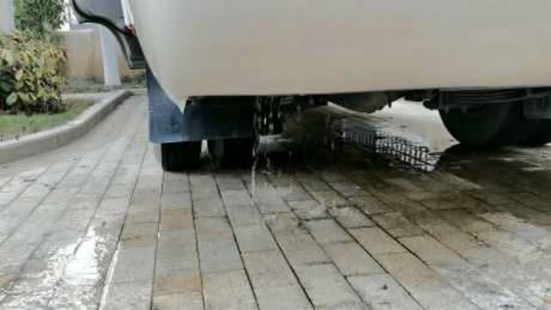 房车百题:清洗清水箱、灰水箱和黑水箱,加八四消毒液,看一看!