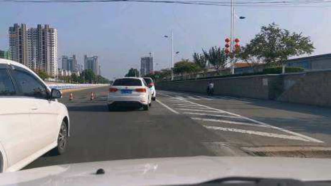 一起交通事故,谁该负主要责任呢