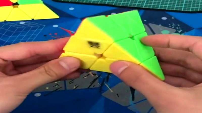 这个复原魔方的视频看了好几遍,但还是学不会,转魔方好难啊