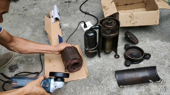 两匹压缩机能拆多少斤铜,把铜线割下来去称下,这重量可不少啊