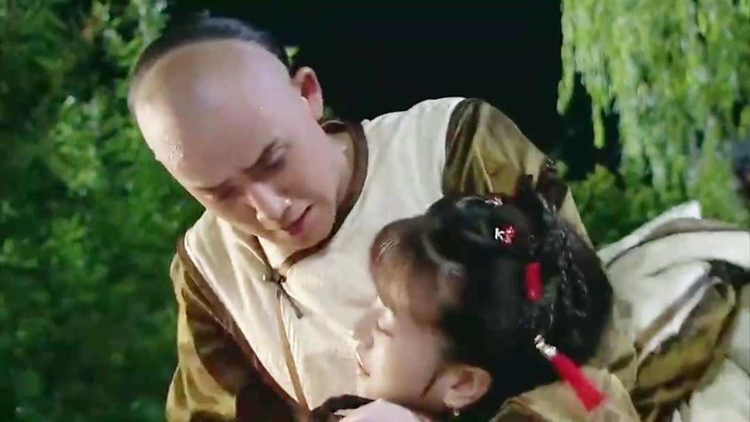 新还珠格格:小燕子和男友吵架,横冲直撞,把自己给撞晕了