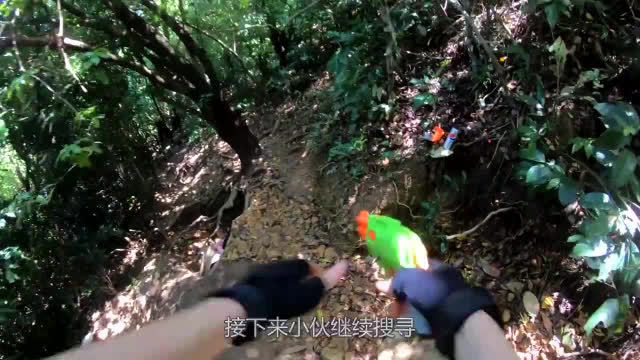 第一人称玩具枪大战,小伙降落伞空降敌营,结果会怎么样呢?