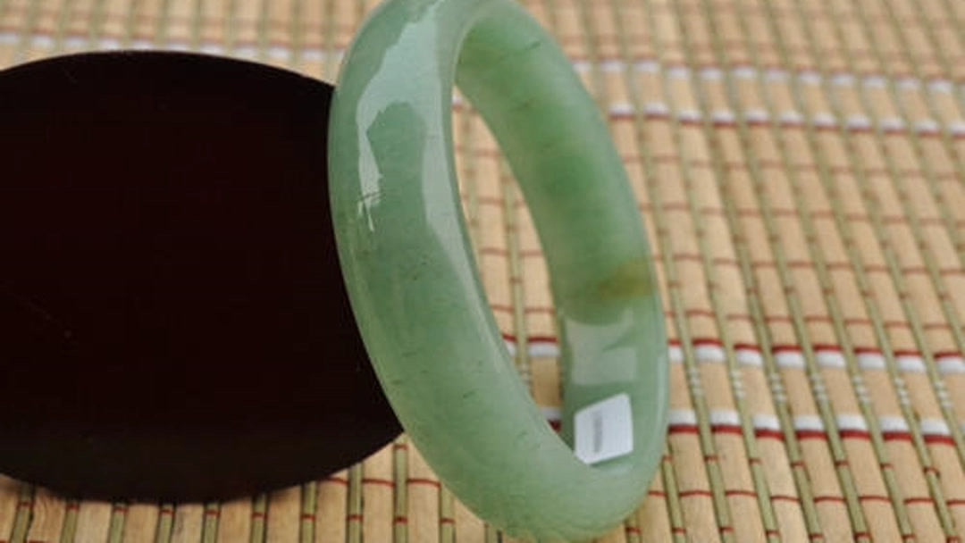 翡翠手镯是看种水还是看整体?六七千的手镯怎么样?