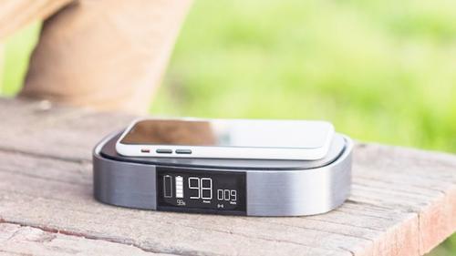 国外黑科技充电宝,支持直流输出,无线充电,还可为汽车应急打火