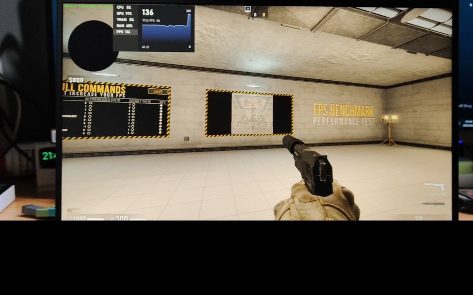 英特尔 NUC X15 核显能玩CSGO