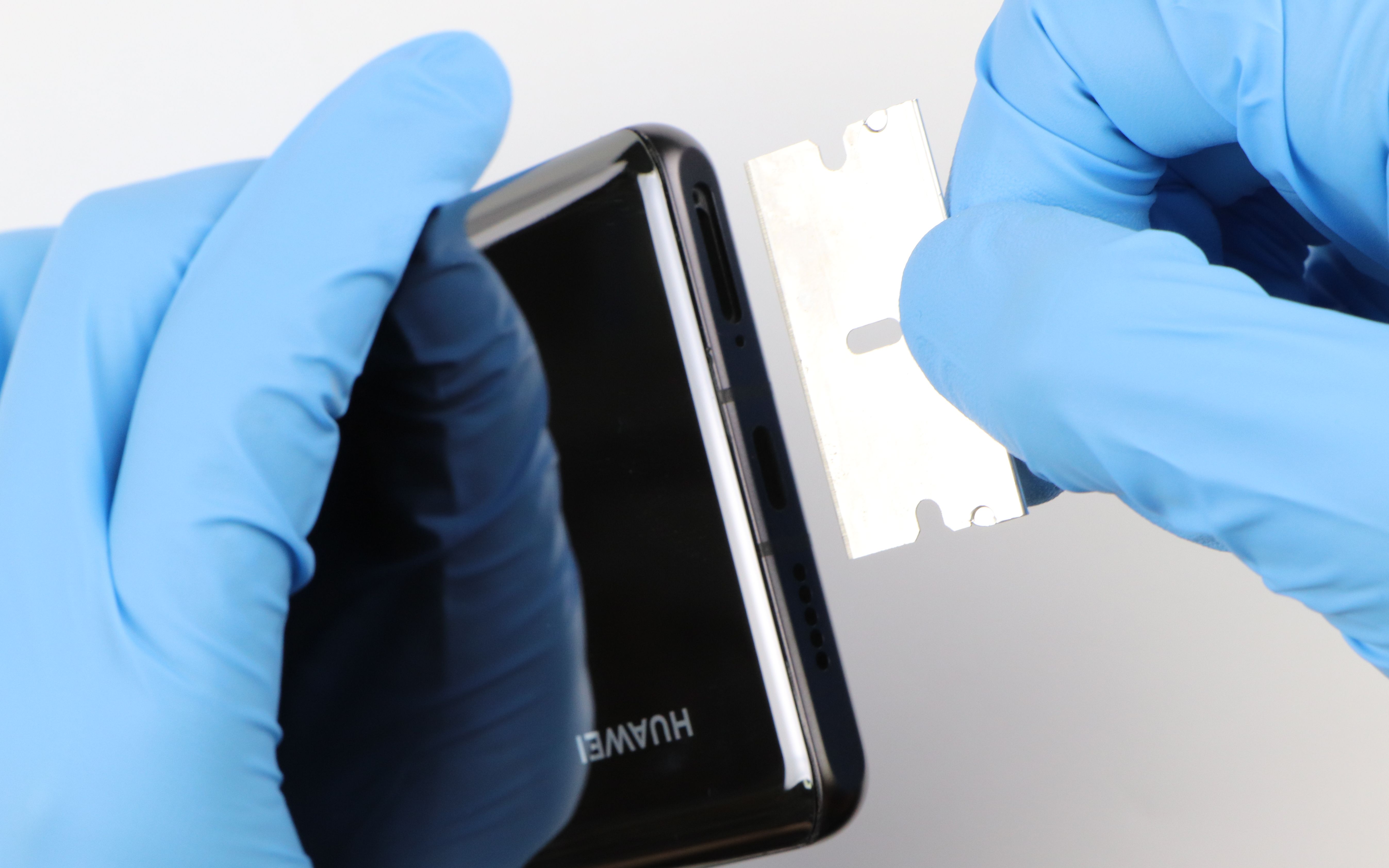 华为P30Pro边框拆解【原来华为的导声片藏在这里】