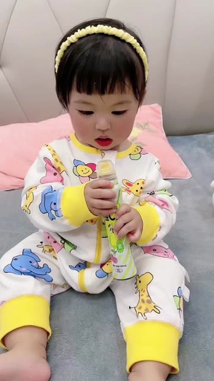 春天是给宝宝补充维C的好季节,九只小梨维C纯梨膏,可以吃可以喝,...