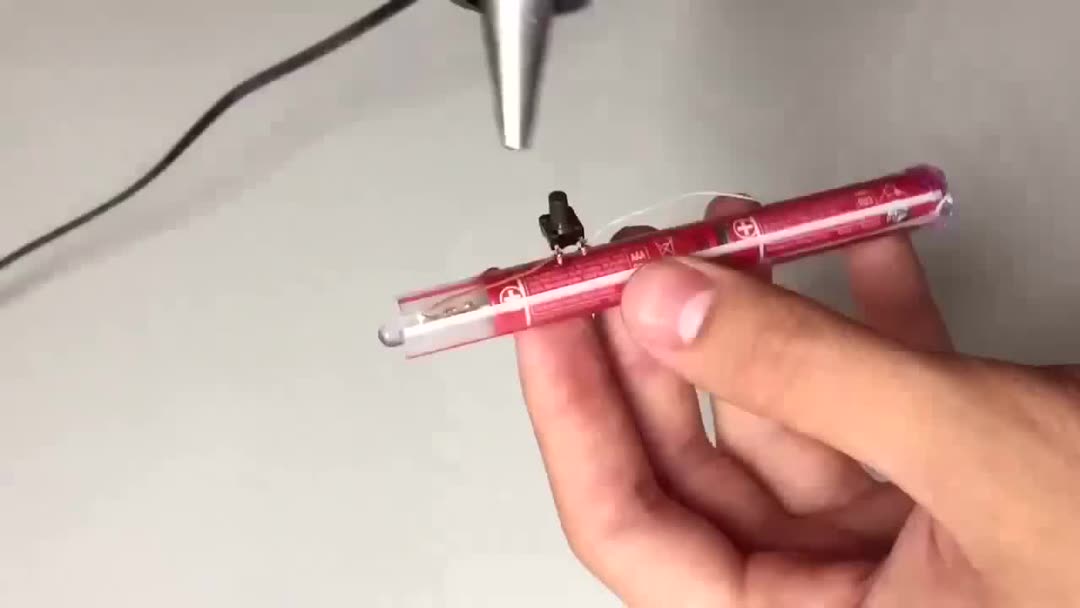 教你做个简易手电筒,1分钟学会