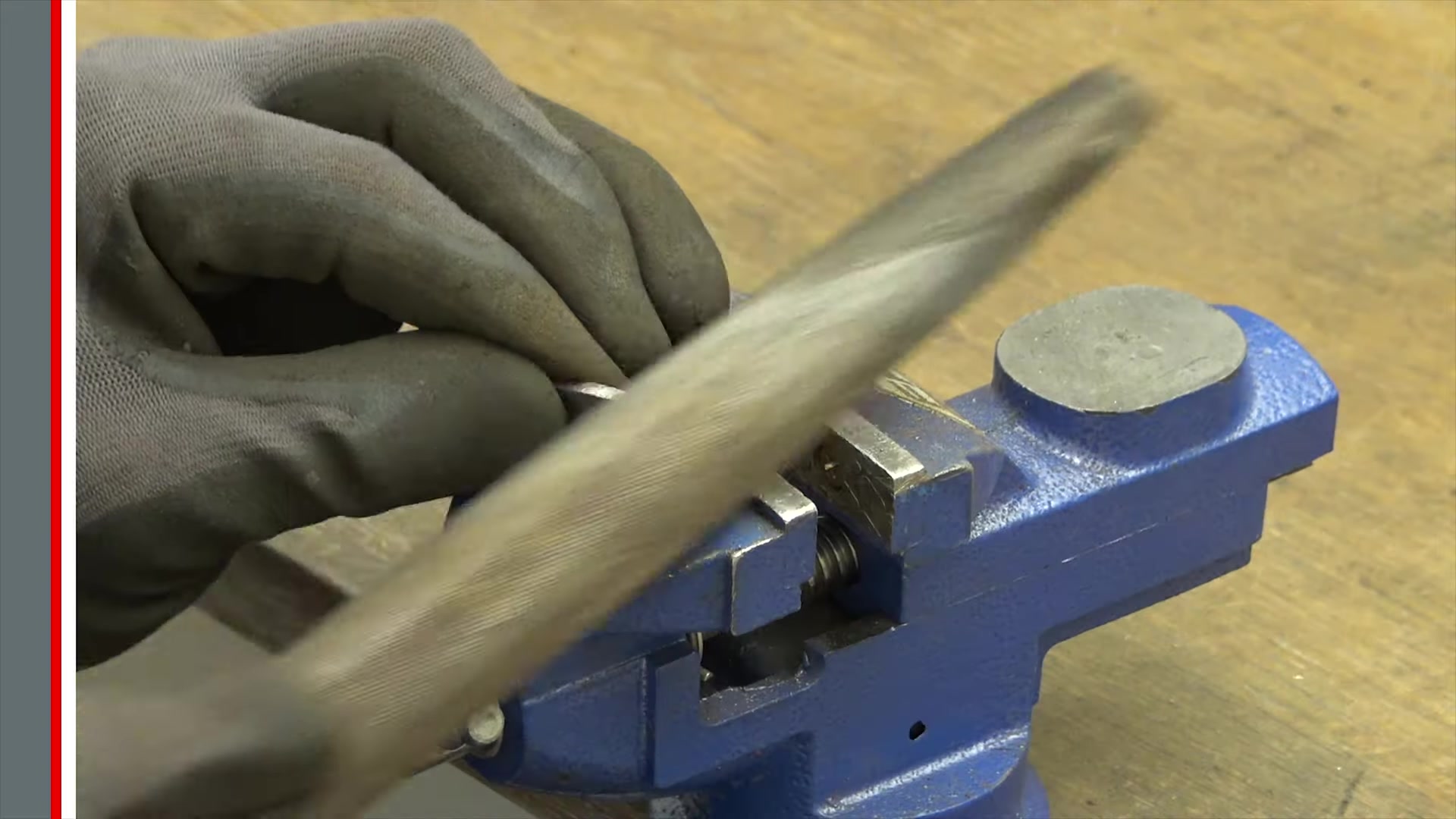 [搬运YouTube]第二次世界大战中翻新的小刀【酷恢复】