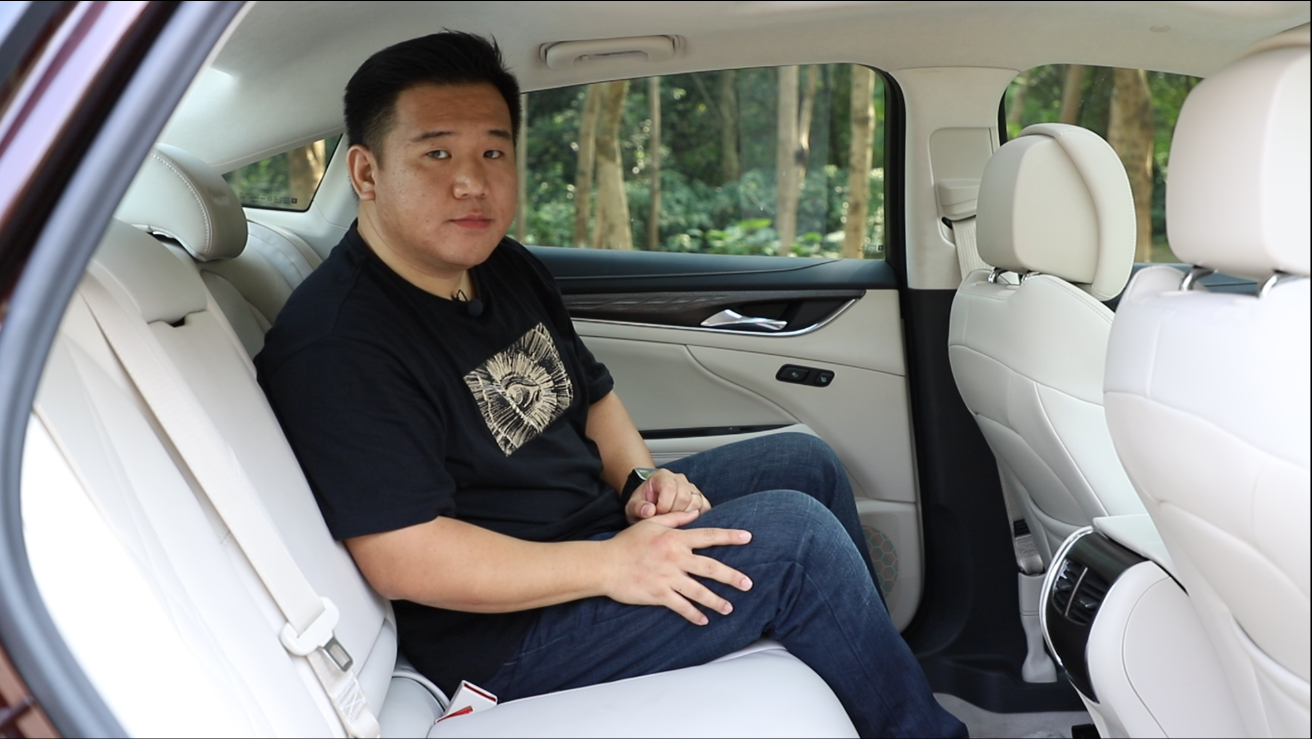 足够宽敞舒适,200斤胖子体验别克君越的后排