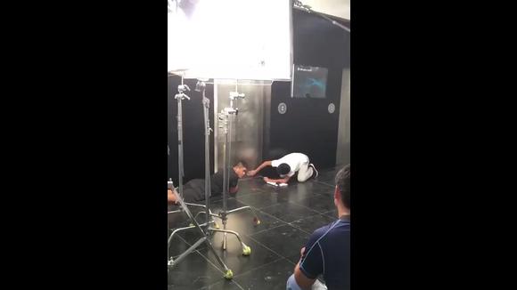 原来电影里的电梯门都是这么开的,长见识了