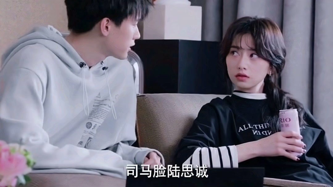 你微笑时很美:艾佳在线讲解诚哥谣谣和相亲对象小迷弟大型修罗场