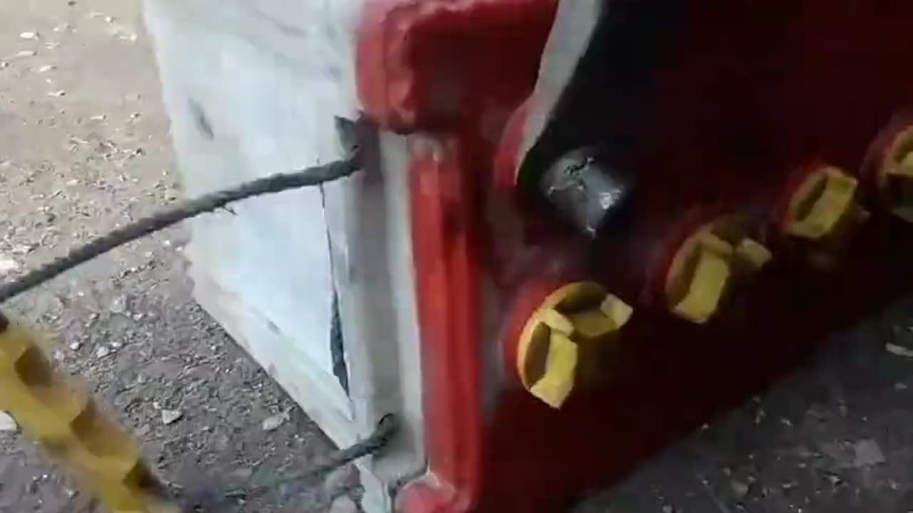 蓄电池报废,看巴铁师傅是如何修复的!这哪是修复,分明就是再造