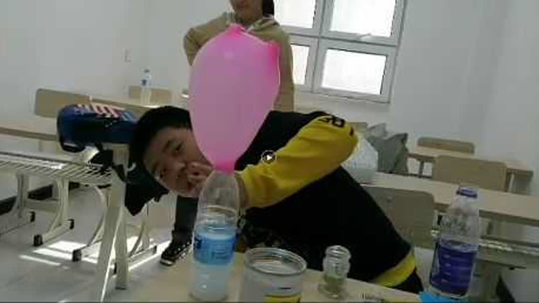 教室学生制取二氧化碳,再探究二氧化碳的性质