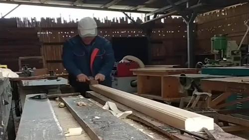 木工师傅玩刨子,技术真不是吹的