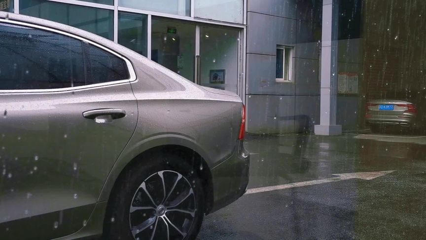 很治愈的雨滴划过玻璃～#