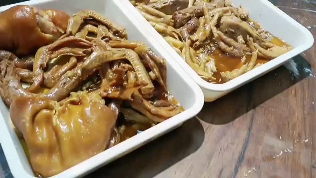 传统卤菜技术培训班哪里比较好?蜀味缘小吃技术培训学校一对一