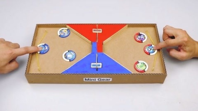 趣味DIY,小哥用纸板制作游戏机,游戏体验太棒了!