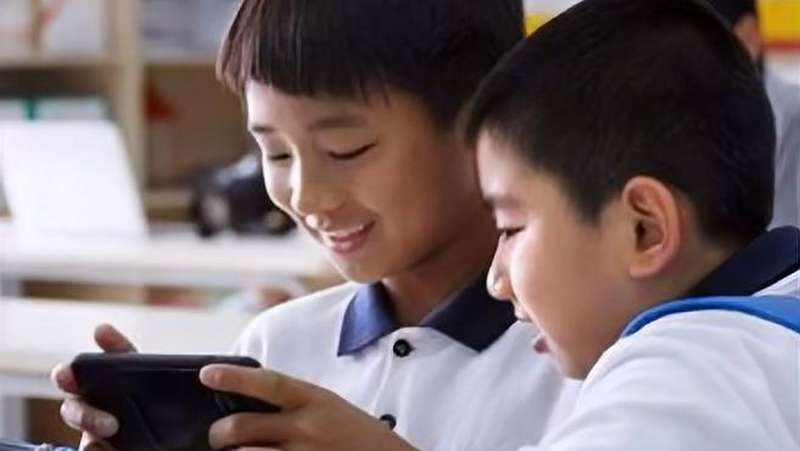 教育部:中小学生原则上不得将个人手机带入校园