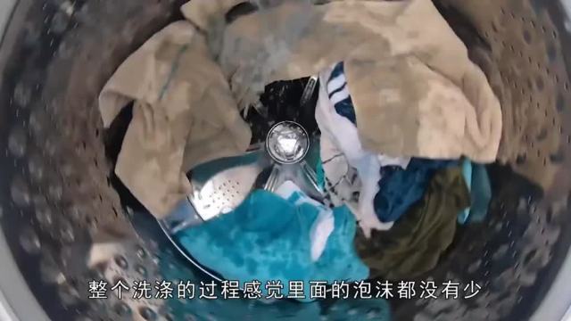 倒一瓶洗衣液洗衣服会咋样?牛人亲测,结果场面不受控,让人上头