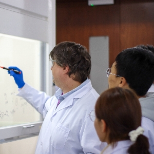 莫帕老师的实验室 