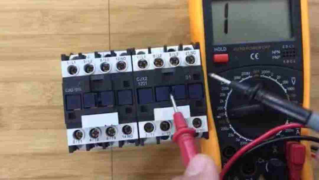 电工知识:交流接触器上面的主触点是哪个,NO与NC代表什么意思