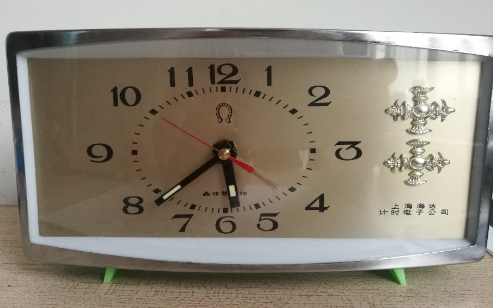 《钟表讲解》来自机械与电子钟过度时期的钟表——晶体管钟表