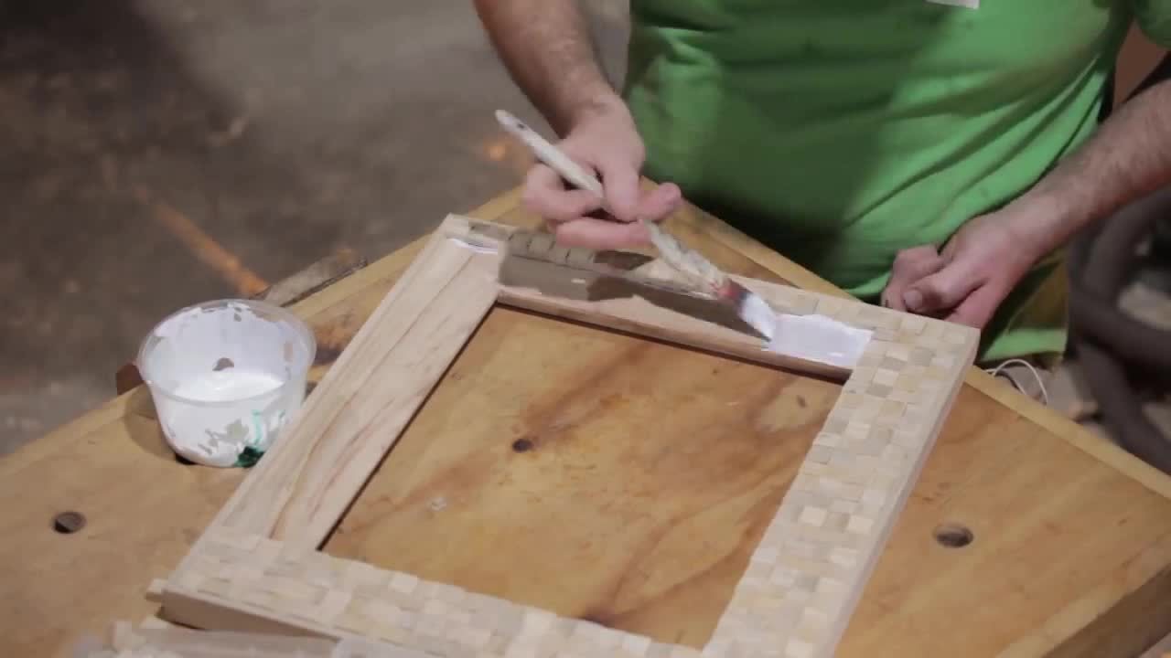 牛人用几块木材制作纹理相框,做工精美,真是太有才了