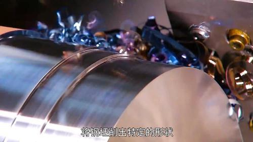 齿轮是如何制造的?先将钢坯铣削出特定形状,再加工出齿轮的轮齿