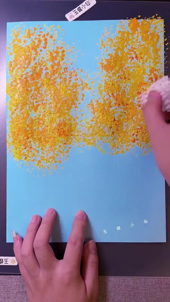...棉签也能画出漂亮的落叶风景画,原创秋天的树,儿童创意少儿美术绘画...