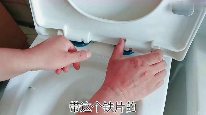 拆马桶视频,原来拆马桶盖这么简单,以后马桶坏了自己拆