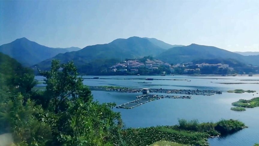 泉州和福州火车站假期的人还是多,第一次坐这么空的车,风景真美