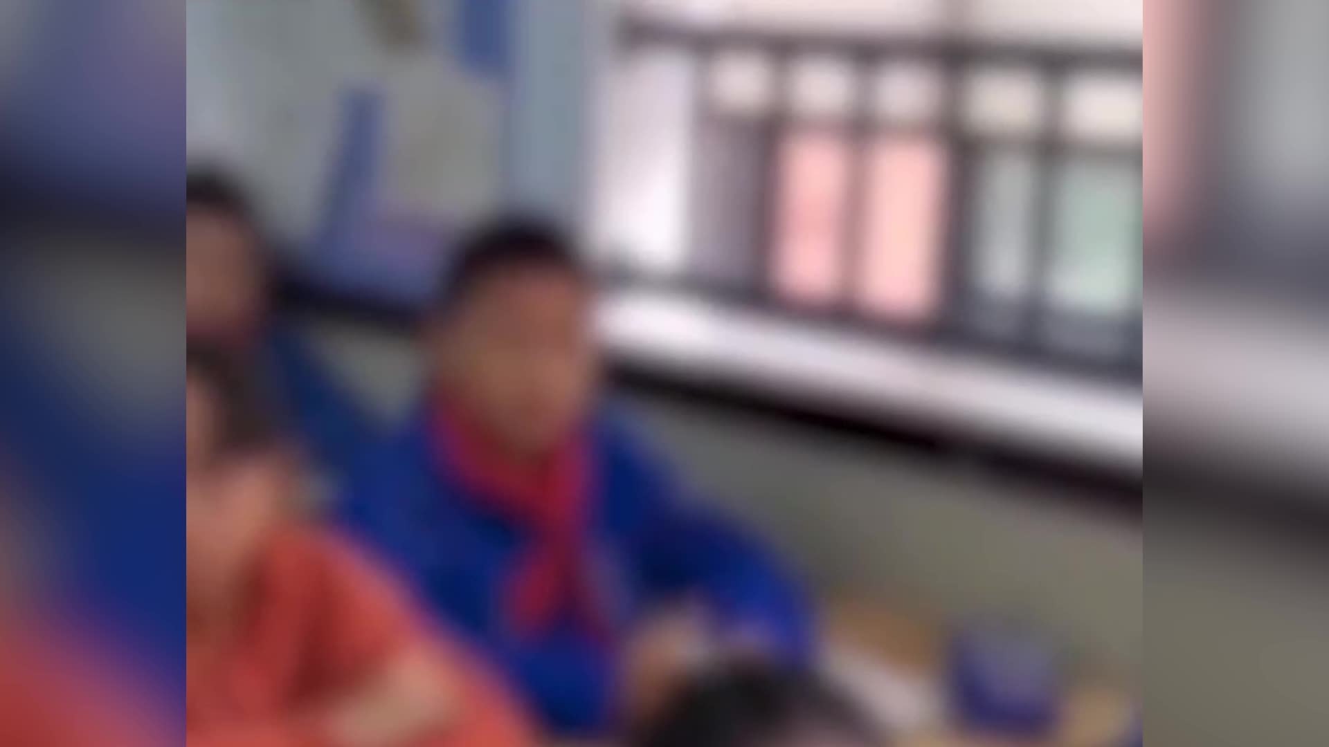 后续来了2名小学生打架,家长得知后闯入课堂怒吼给我道歉