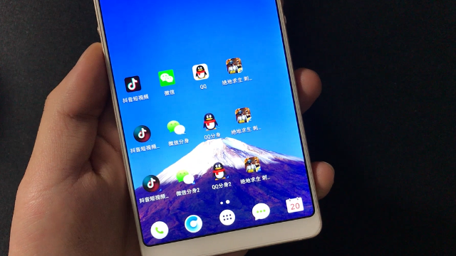 教你在手机上应用多开,可以安装三个微信和QQ,真的是厉害了