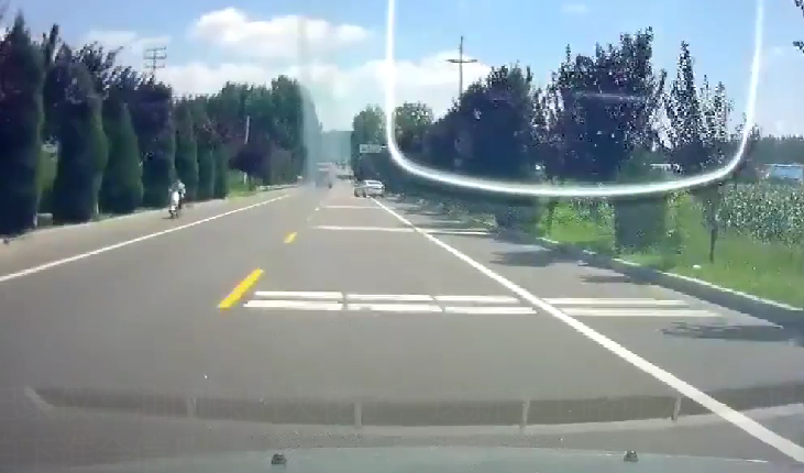 行车记录仪:油门踩出火花了,这新手上路让人无力吐槽