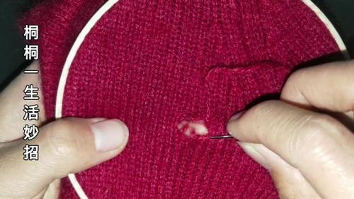 如何修补羊毛衫破洞?只要学会基础针法,可以无痕修补,太实用了