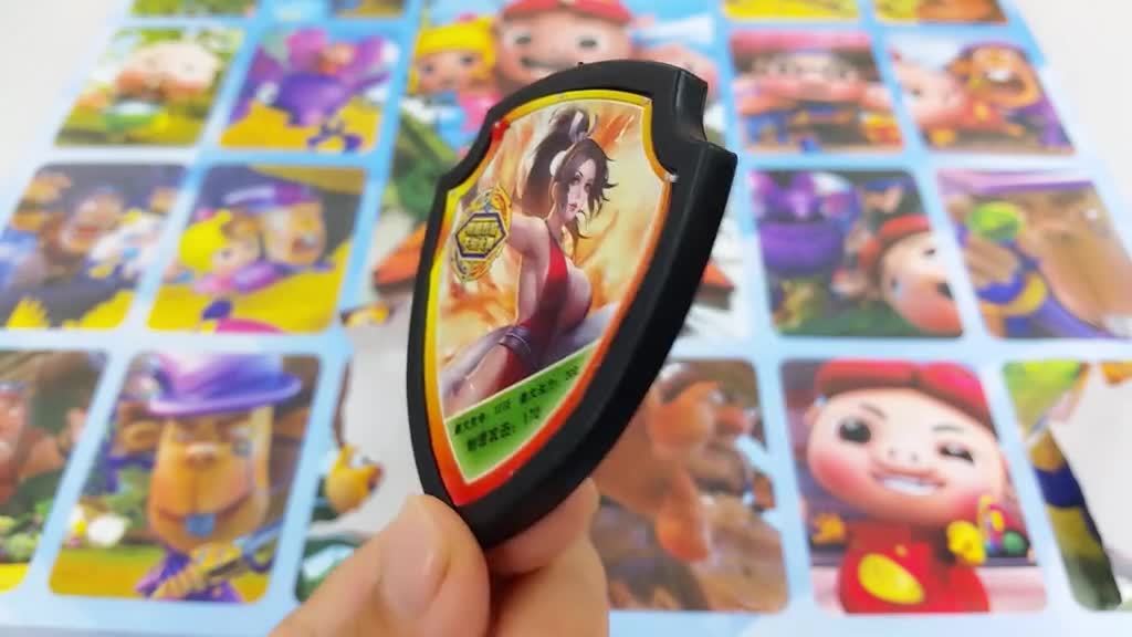 学校门口买的猪猪侠洞洞乐,拆完快哭了,我要的神秘大奖呢?