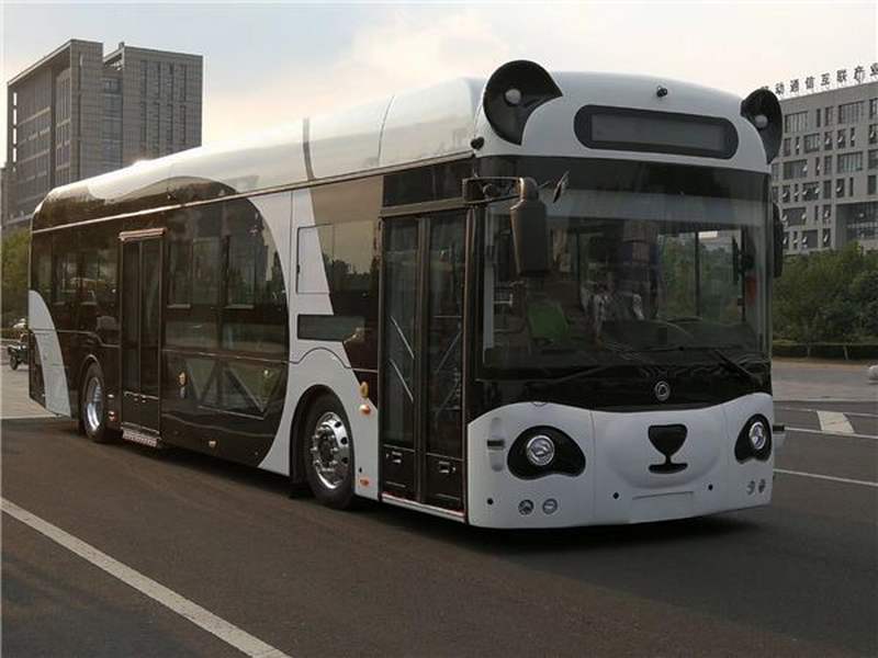 【深兰科技推全新智能公交车:能自动驾驶/车上购物】18日,在中国新...