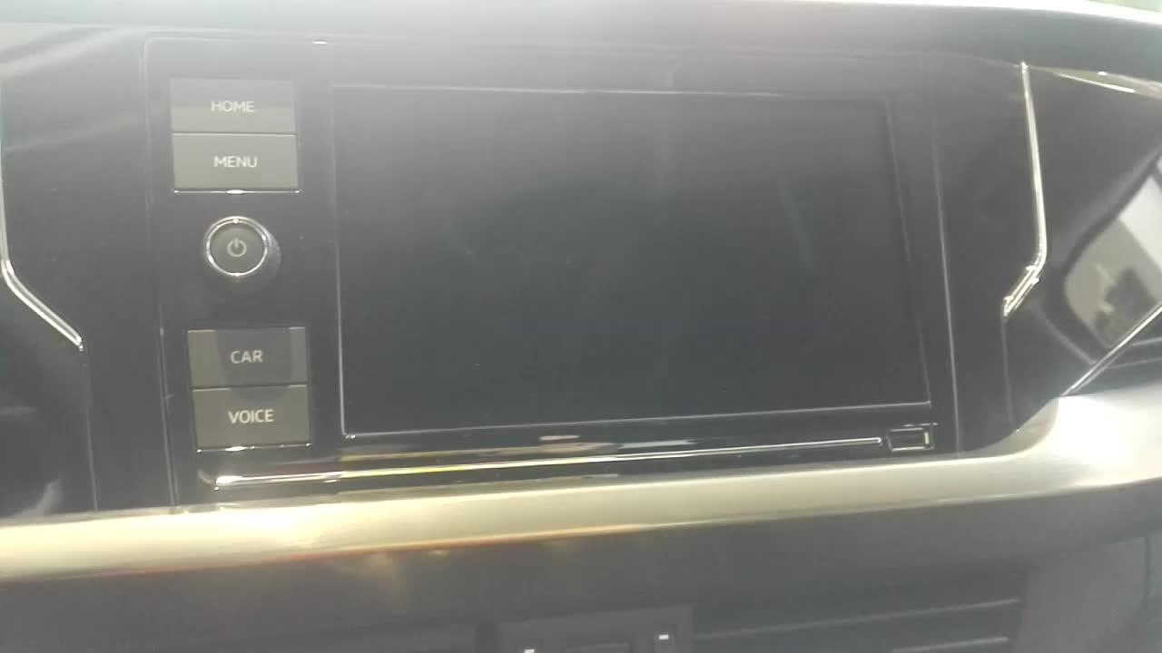 帕萨特这款车的中控屏虽然没有特别的大,但是内嵌式的一个设计还是...