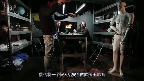 84把雨伞能让人安全着陆吗?老外用假人实验,结果发生意外