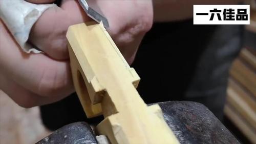 教授傅制作一把木刨,这种手工活真是享受,太专业了#手艺人