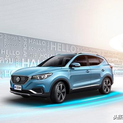 ...而内饰方面,换装了旋钮式换挡,并且增加了驾驶模式选项,电子手刹和...