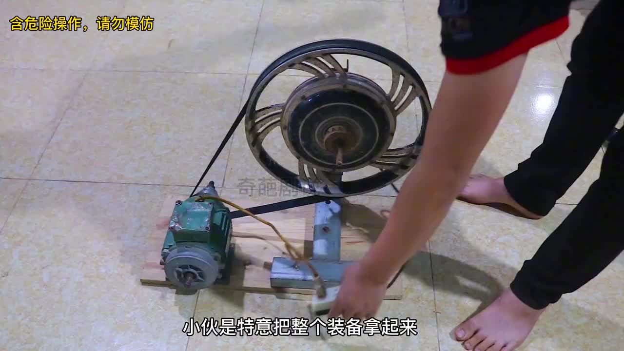 利用电瓶车轱辘,居然改装成220v的发电机,再也不用交电费了