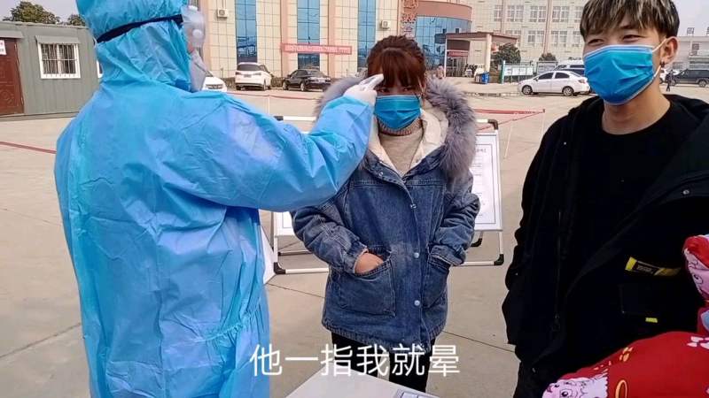 去医院接除夕夜出生的孩子,这个年份生的孩子比较有纪念意义