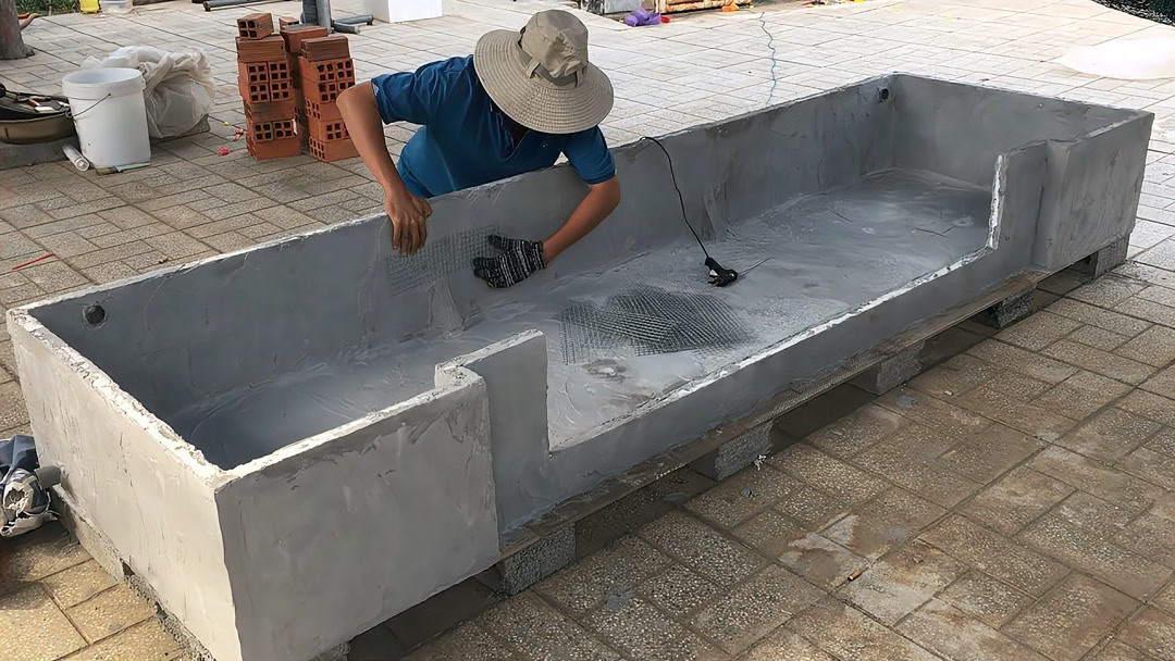 废弃的泡沫箱先别扔,看大叔如何用泡沫箱,造个大鱼池,美观实用