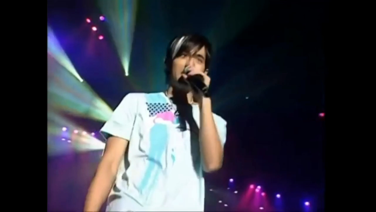 《周杰伦2004无与伦比演唱会》七里香,有谁还记得14年前的那个夏天吗