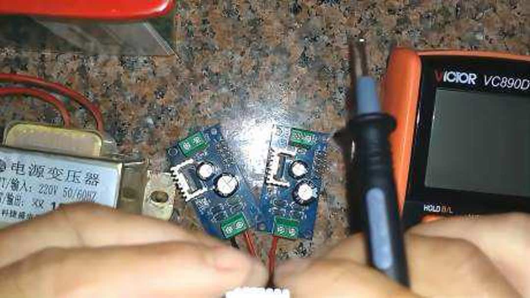 常见的78系列稳压模块,输入交流 直流看看稳压效果,结果真不错