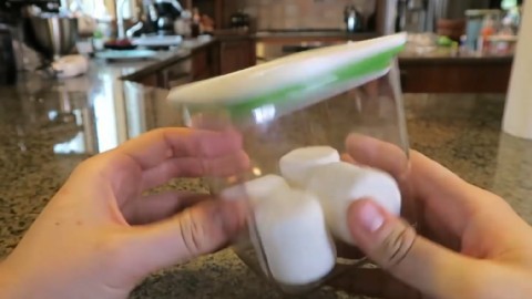 外国人仅用一个盒子,就让棉花糖变大数倍?猜猜如何做到的?