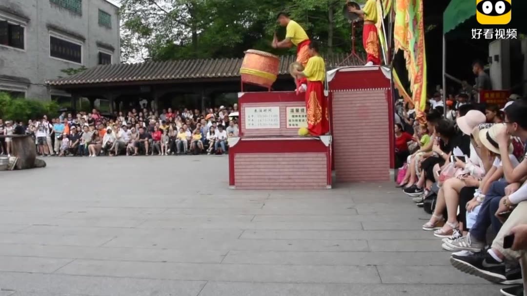 佛山祖庙黄飞鸿纪念馆舞狮表演,醒狮跳桩,舞狮少年个个绝活!