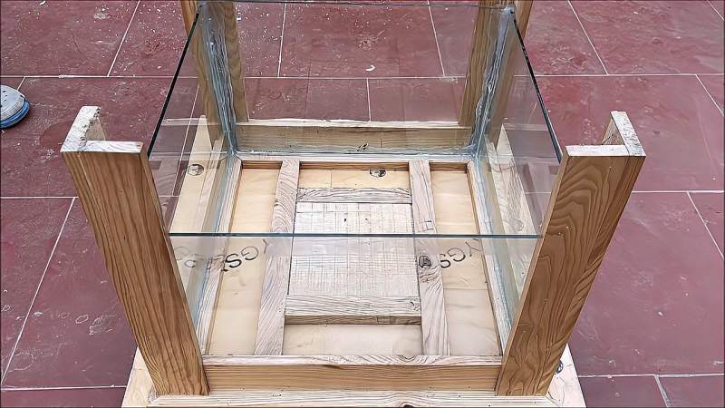 邻居不要的泡沫箱和木桌,我捡来用水泥改造,看到成品邻居傻眼了